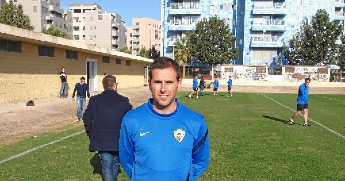 Esteban Navarro decidirá su futuro en Almería la próxima semana
