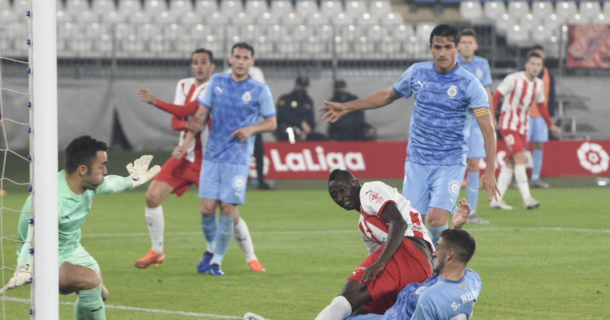 Se abre el debate entre Umar Sadiq y Darwin Núñez