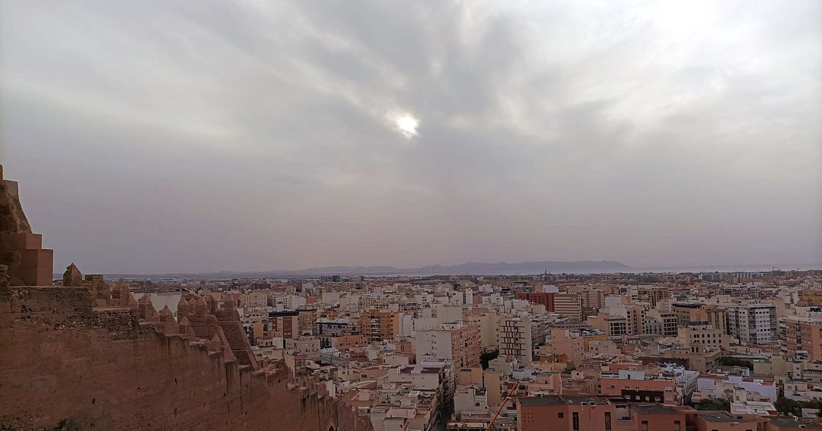 Cuando la calima vence al sol de Almería