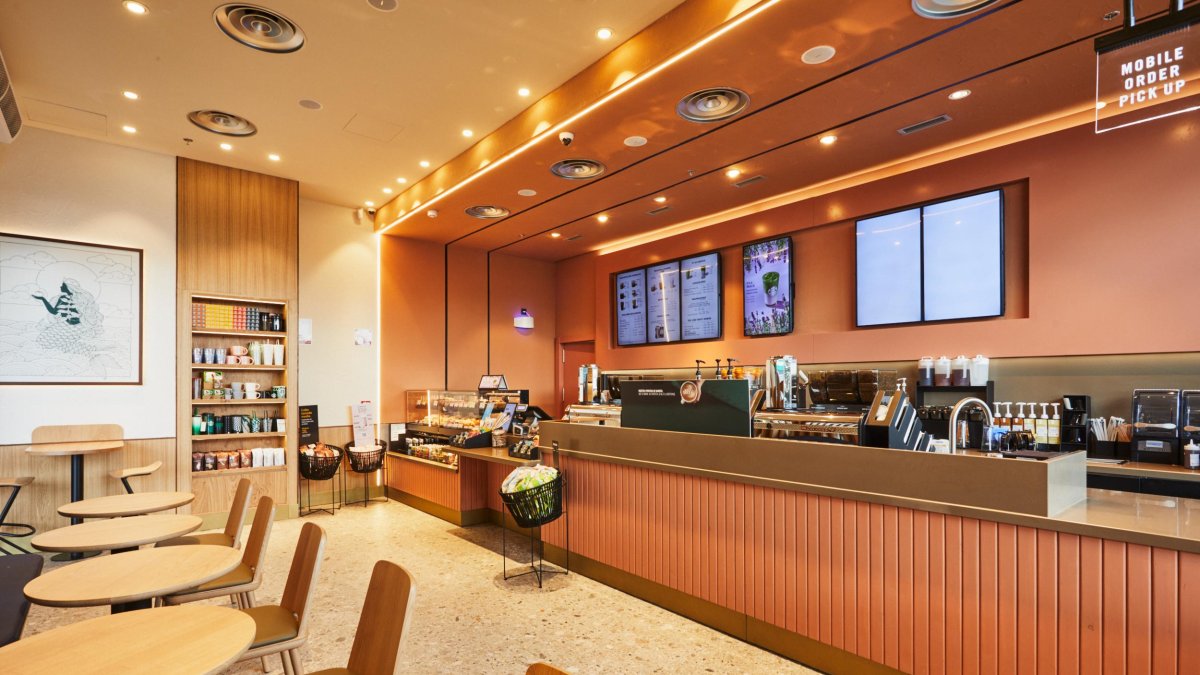 El Starbucks de Roquetas de Mar, en imágenes
