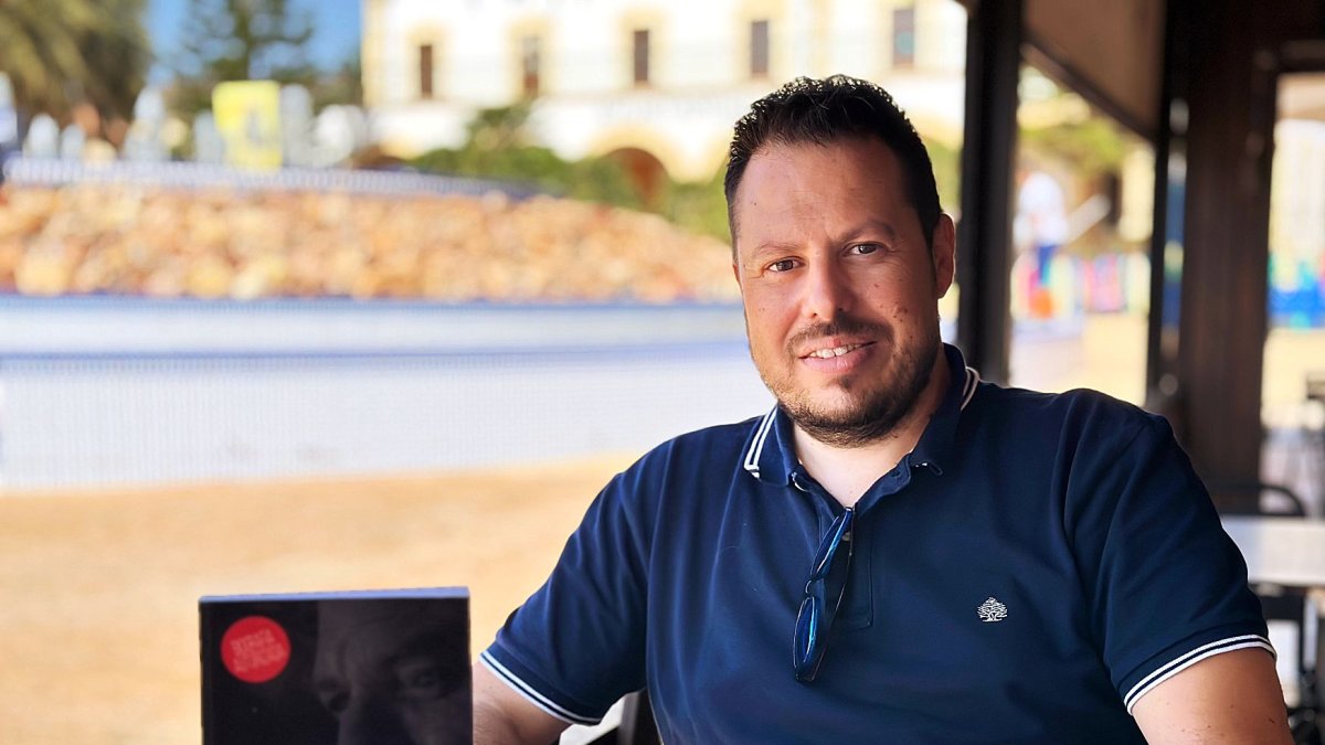 El huercalense que ha escrito la primera biografía autorizada de Miguel ...