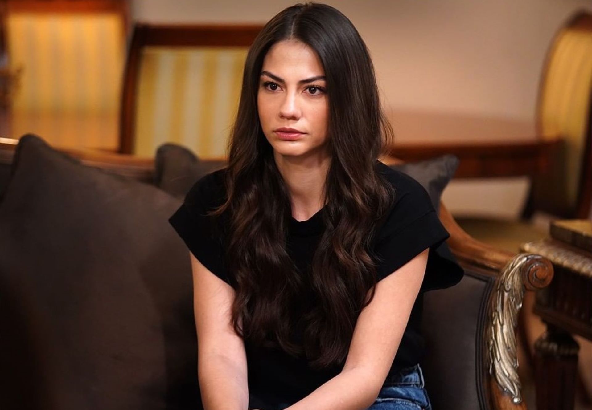 Demet Özdemir premiada con la mejor actriz turca del 2024 en los DIAFA de Dubái