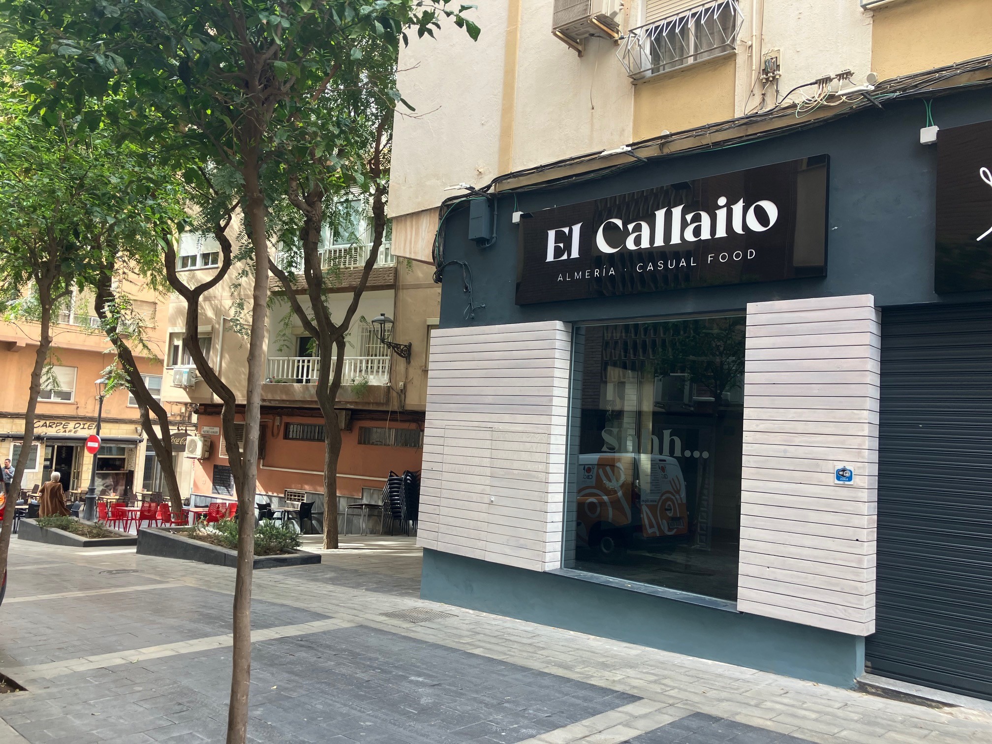 El nuevo bar de Almería donde no se puede hablar