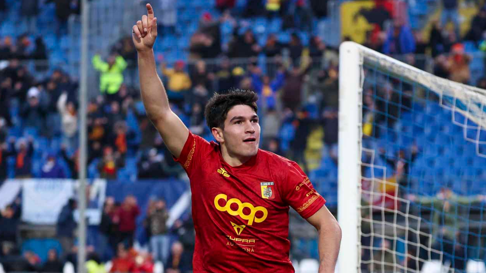 El Almería ya tiene a su central goleador