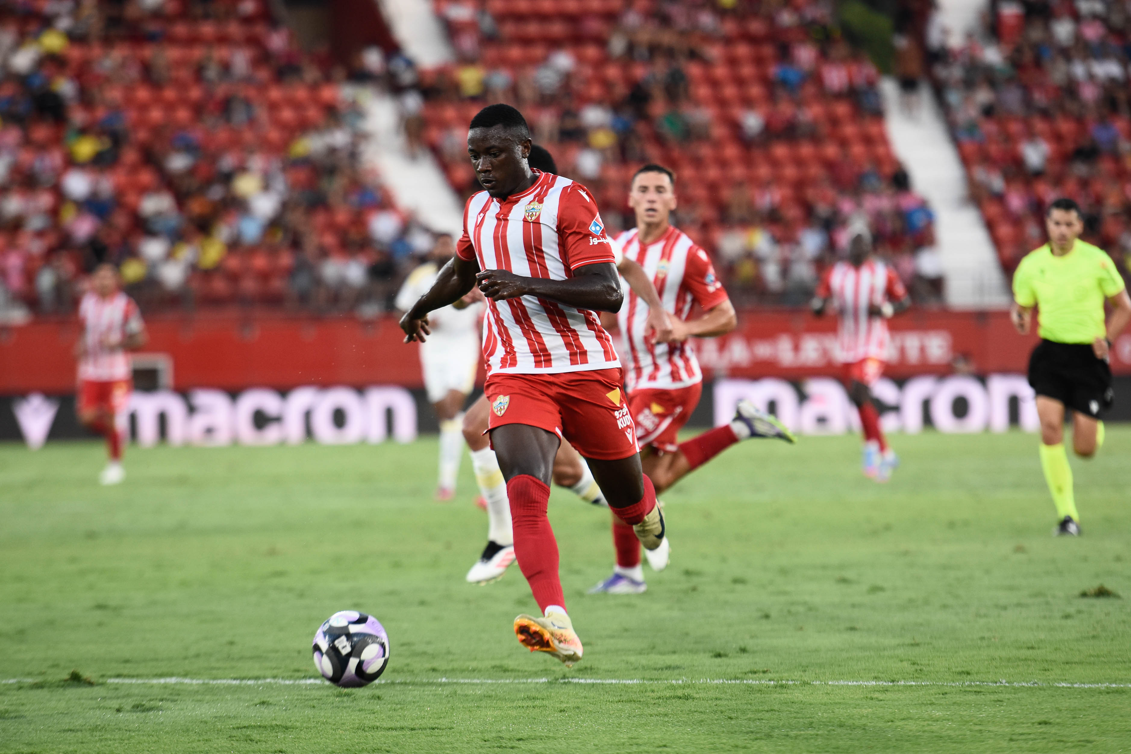 El Almería sube la nómina de inscritos y define los dorsales