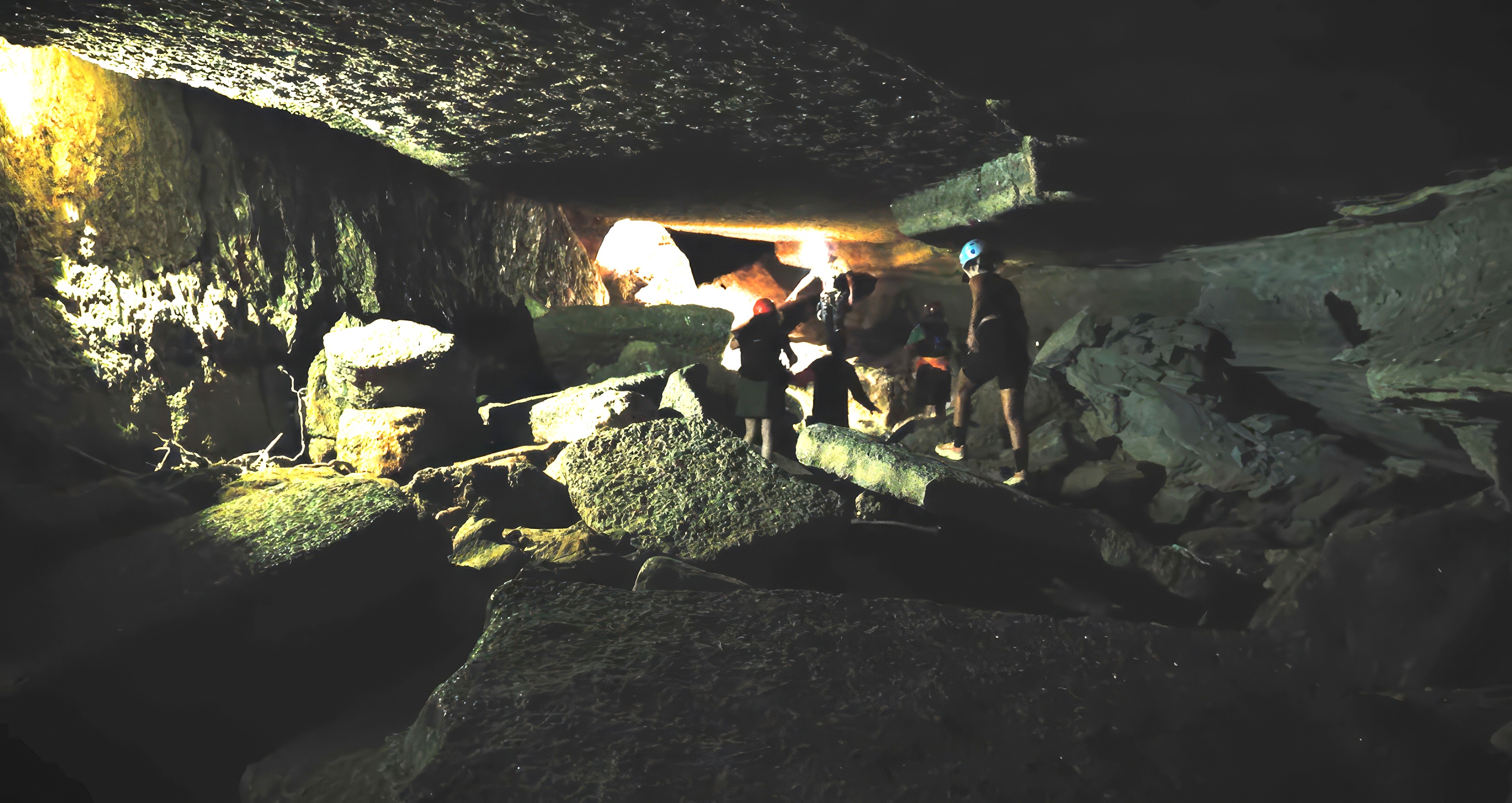 La Yesera: la carrera almeriense que atraviesa una cueva de yeso y que ...