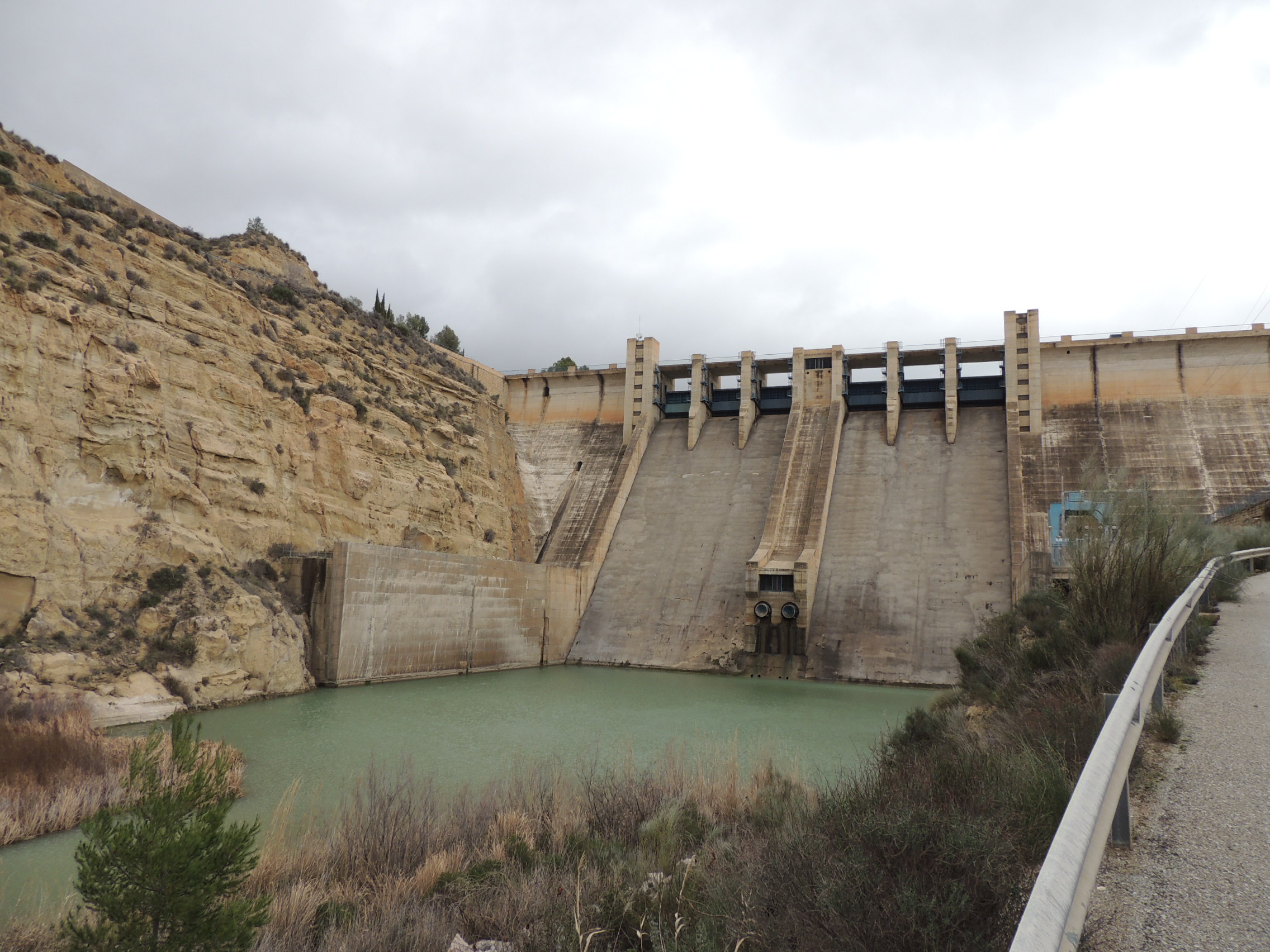 “Y sigue entrando agua”: así está el embalse del que tanto depende Almería