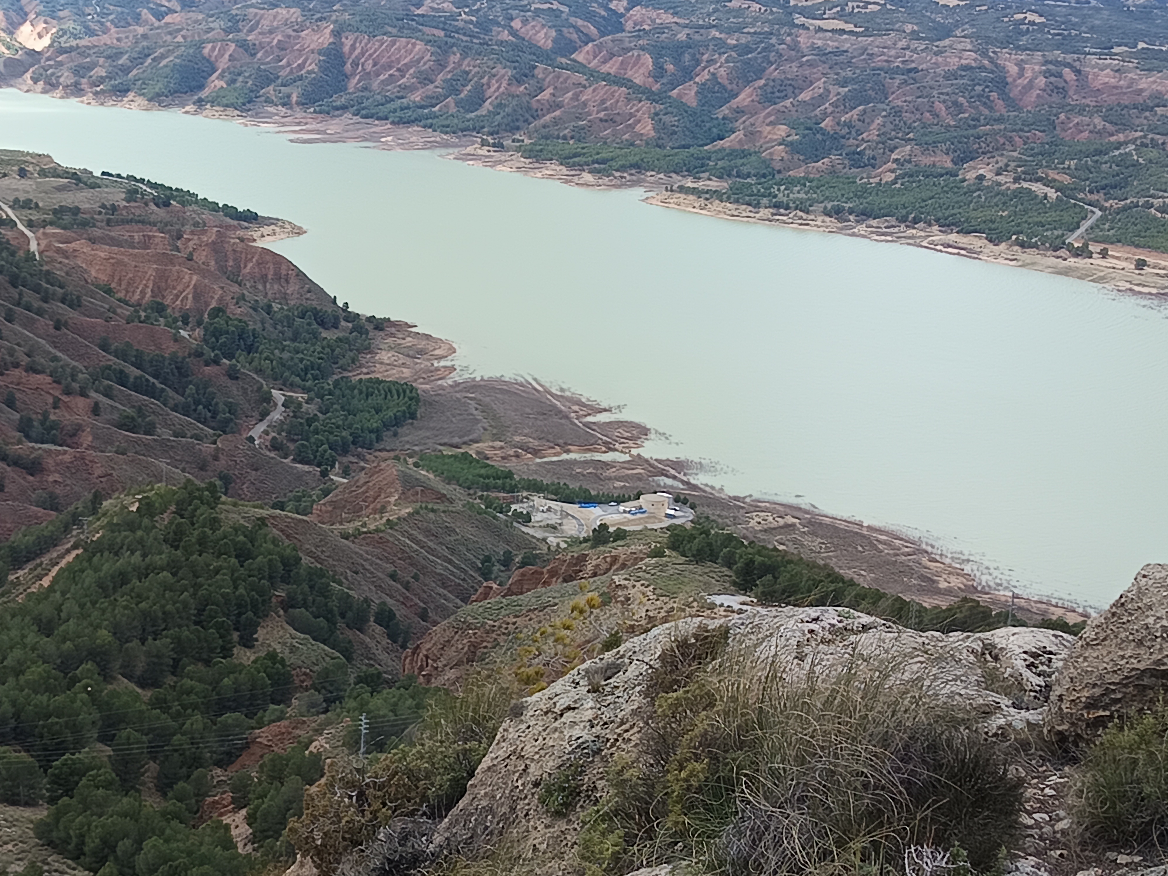 “Y sigue entrando agua”: así está el embalse del que tanto depende Almería