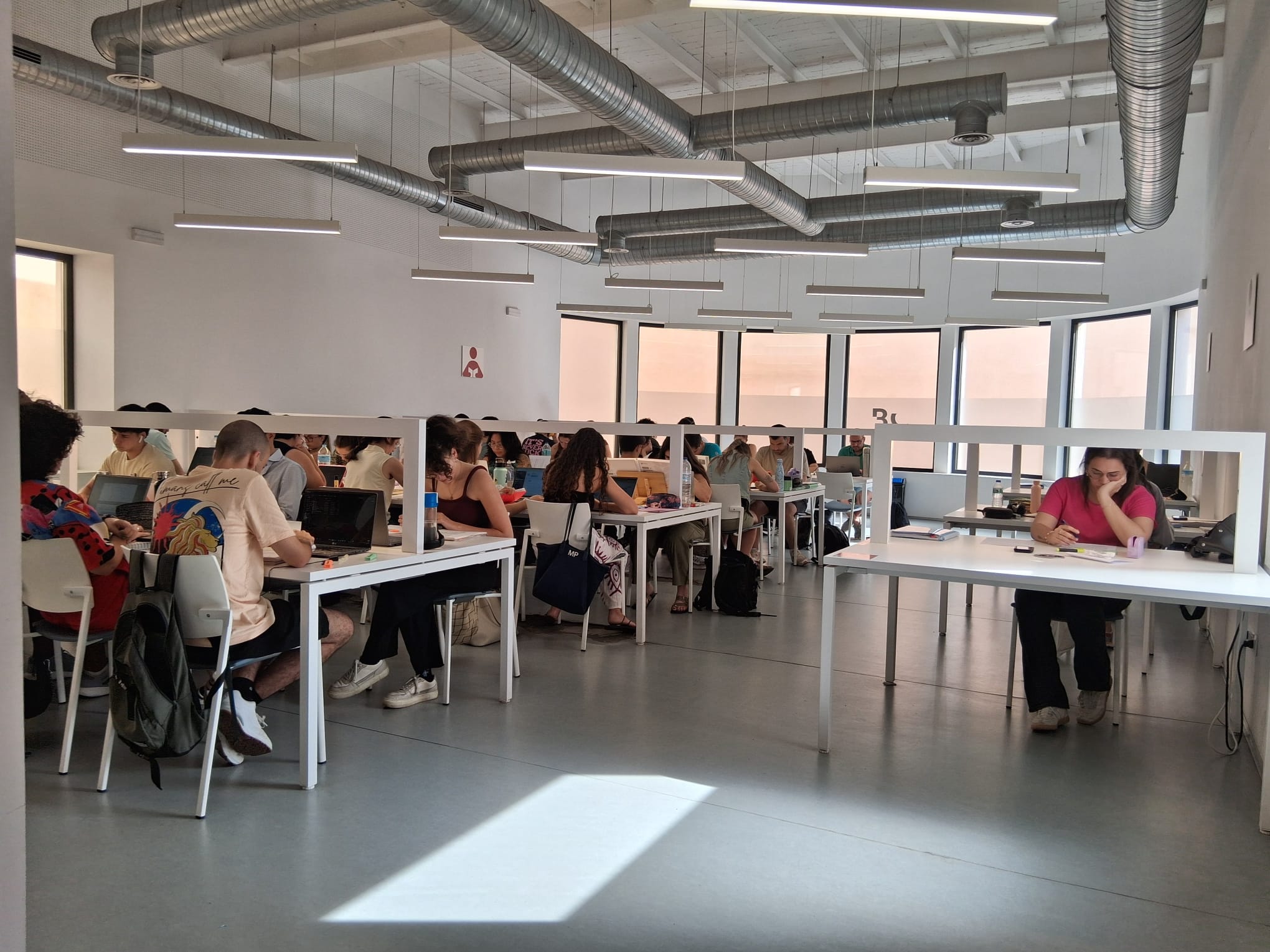 127 plazas de estudio las 24 horas en la Biblioteca Central José María ...